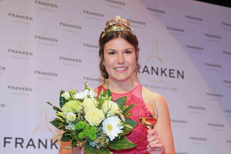 Die Fränkische Weinkönigin – seit über 60 Jahren Repräsentantin der ...